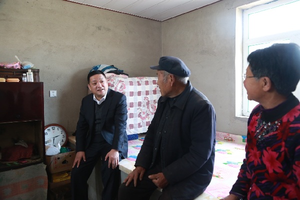 Yang Weilin: Dedicated to serving the people of Siping